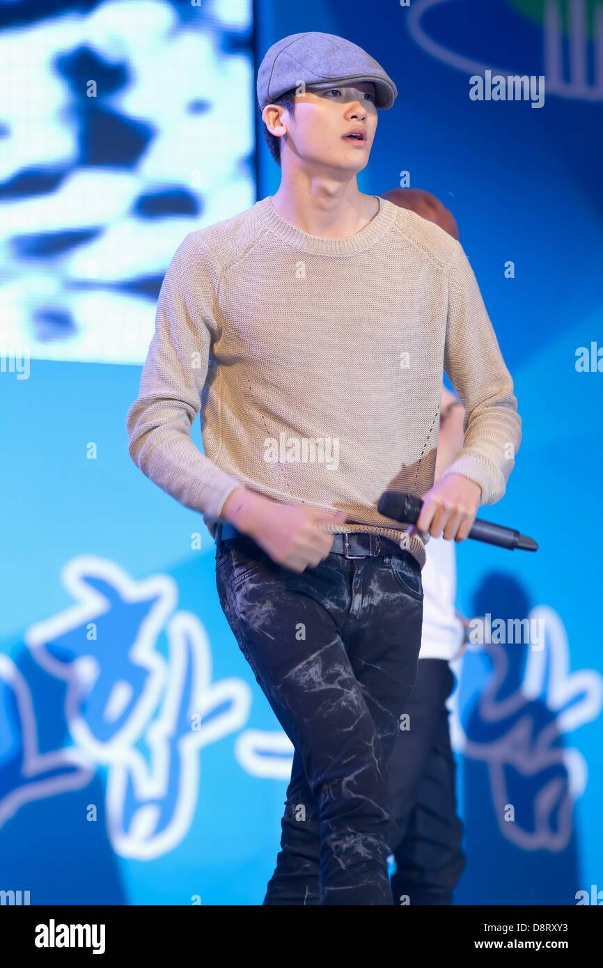 Boy group ZE:A performed at a disabled persons sports meeting in Seoul ...