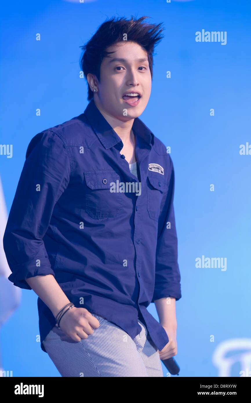 Boy group ZE:A performed at a disabled persons sports meeting in Seoul ...