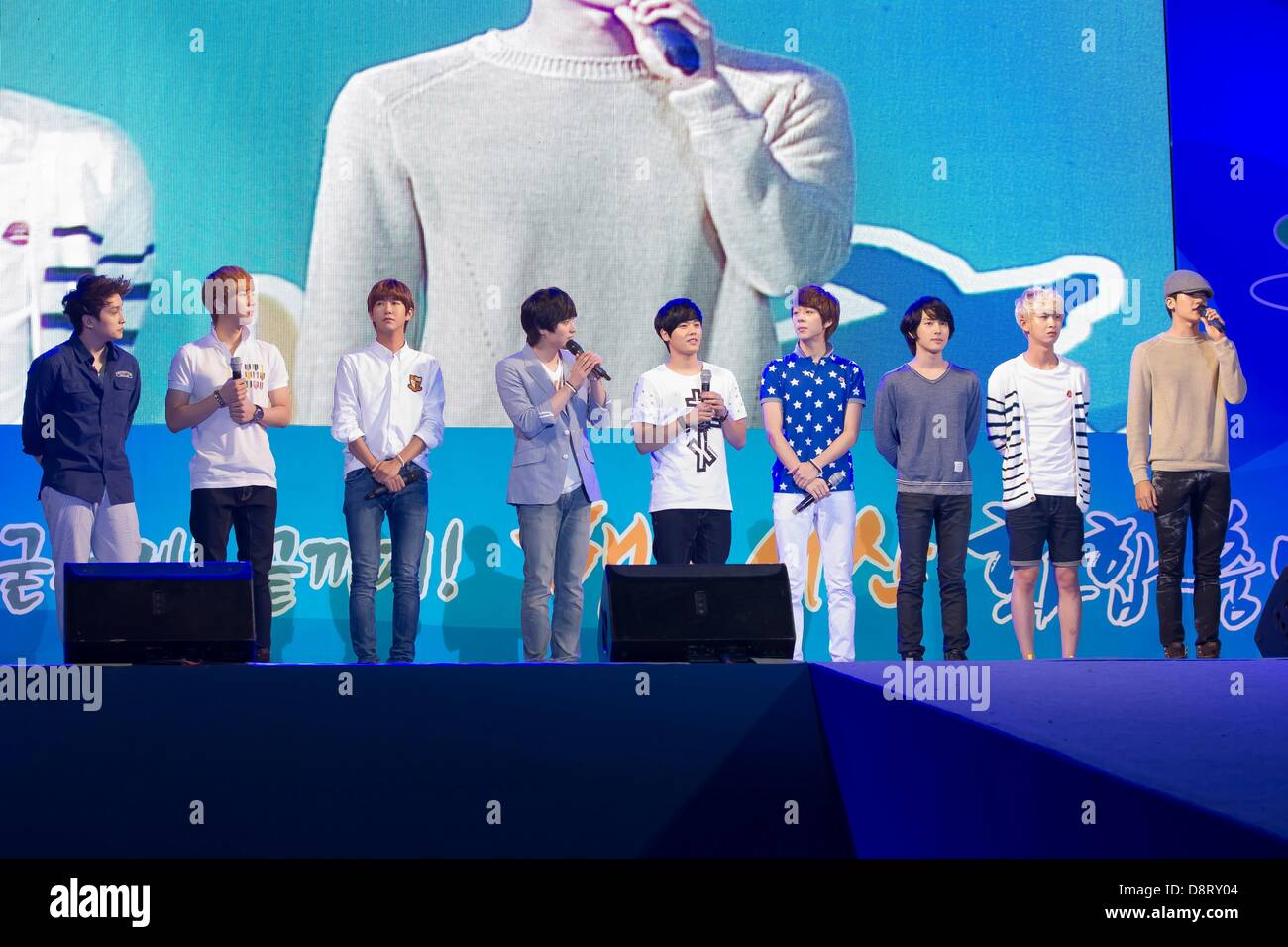 Boy group ZE:A performed at a disabled persons sports meeting in Seoul ...