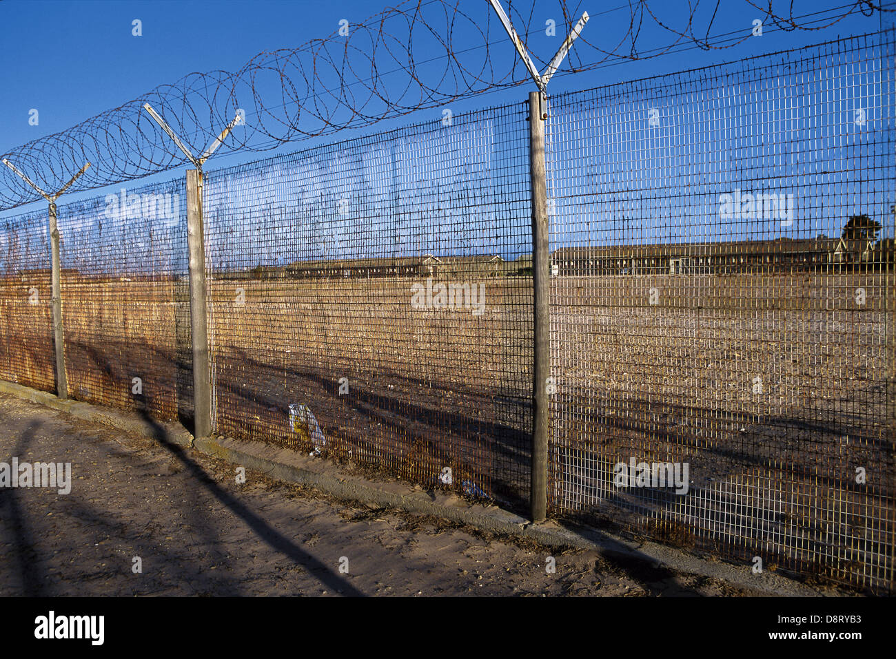 Prison security fence hi-res stock photography and images - Alamy