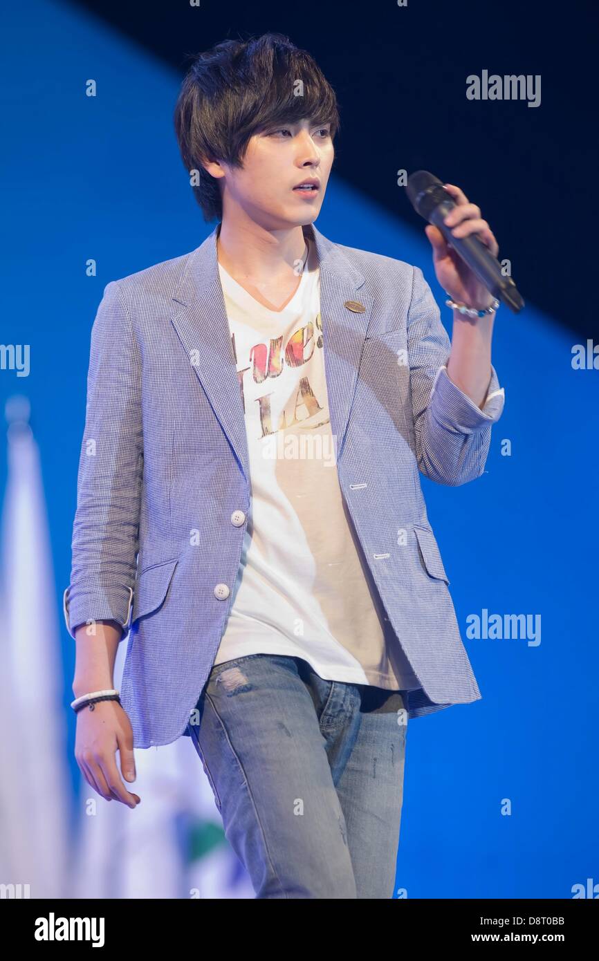 Boy group ZE:A performed at a disabled persons sports meeting in Seoul ...