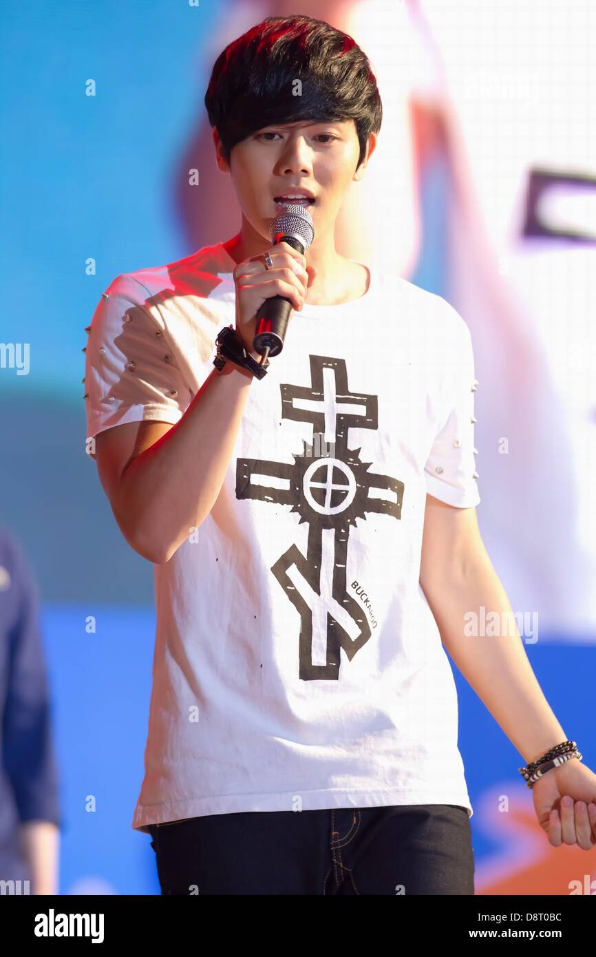 Boy group ZE:A performed at a disabled persons sports meeting in Seoul ...