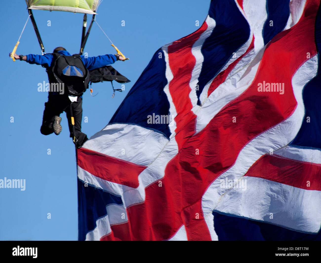 Man parachuting with large flag Stock Photo - Alamy