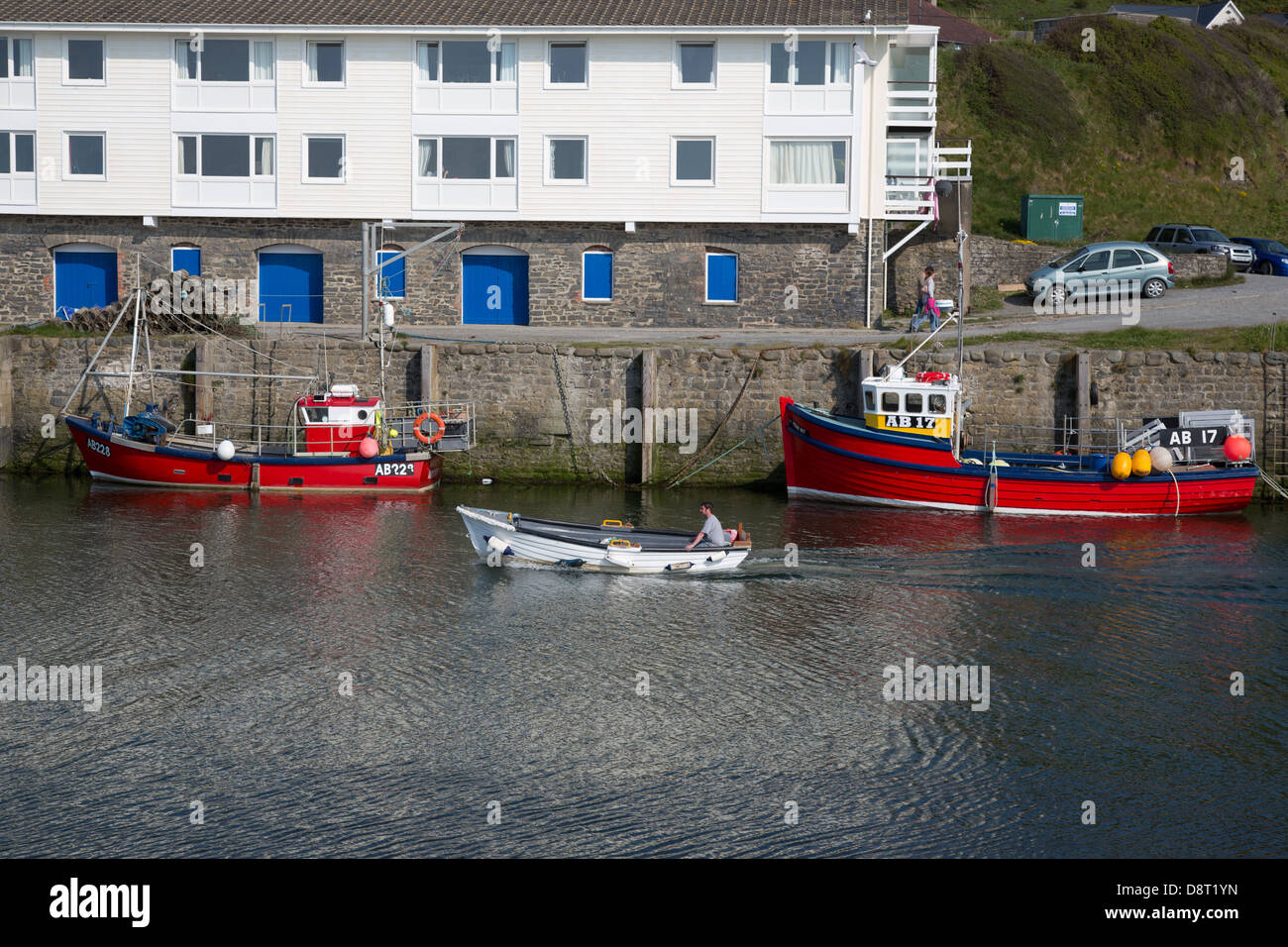 Outboard on back of boat hi-res stock photography and images - Alamy