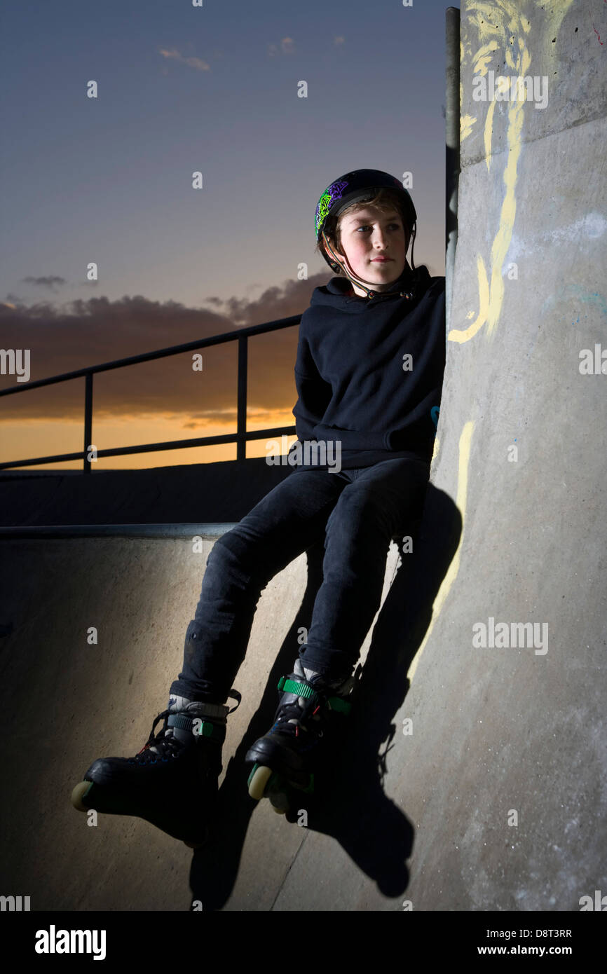 Boy skate park hi-res stock photography and images - Alamy
