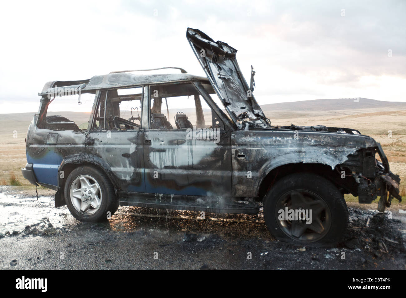 A landrover discovery catches fire on the A4059 between Hirwaun and ...