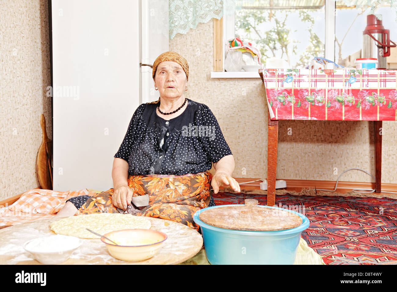 Kitchen utensils dishes baking hi-res stock photography and images - Alamy