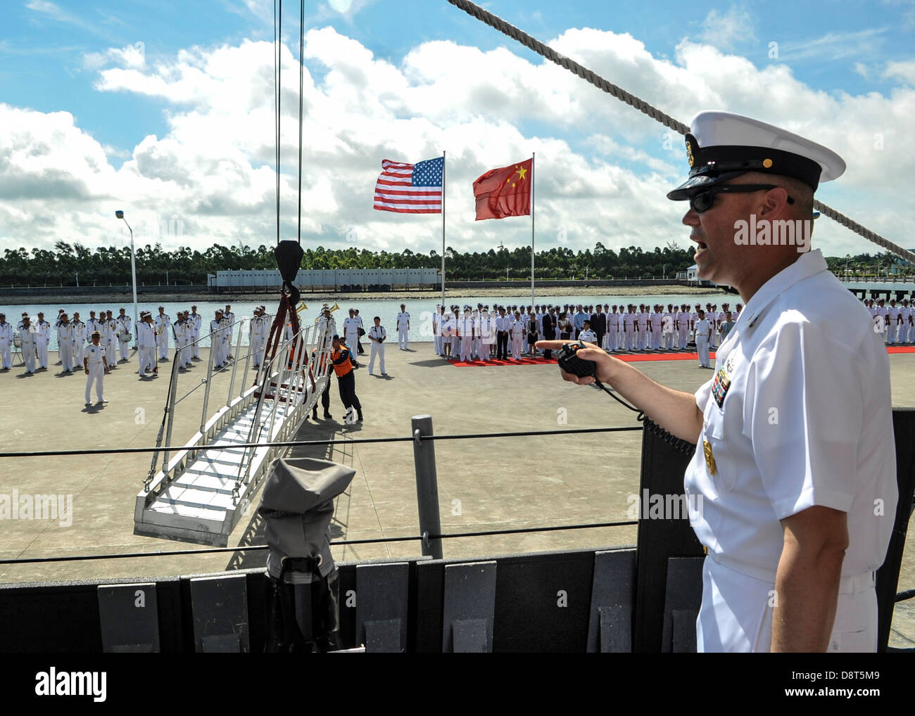 U s navy senior chief master at arms hi-res stock photography and ...