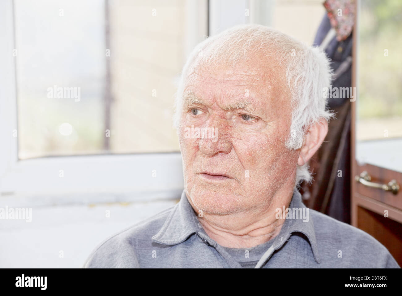 Man looking sideways old hi-res stock photography and images - Alamy