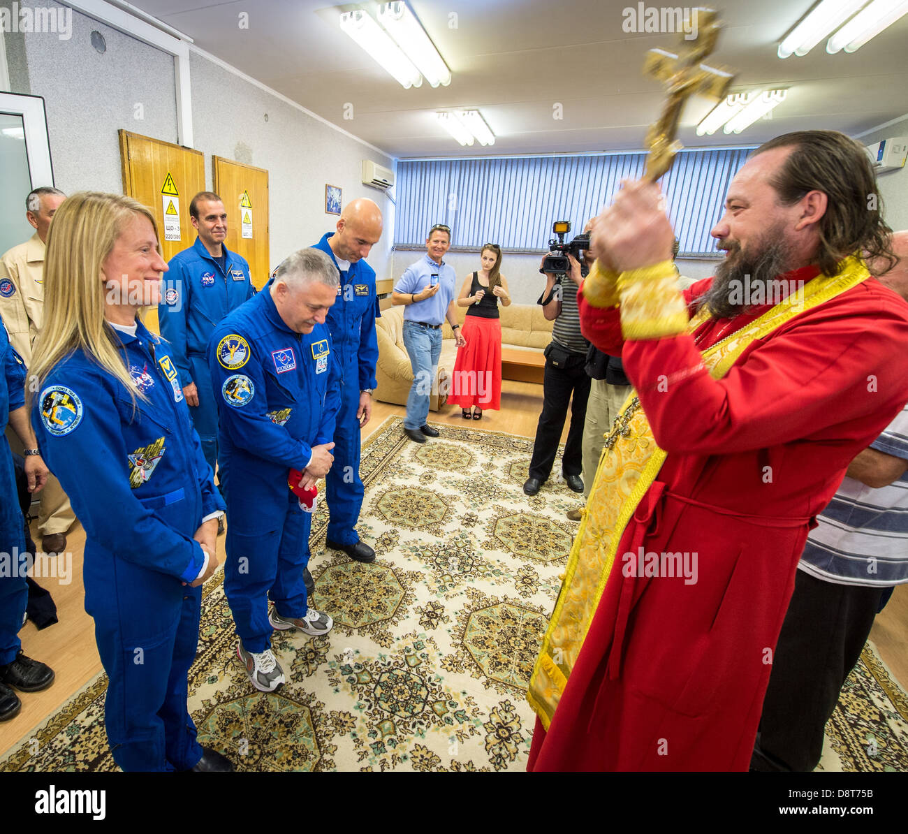 Expedition 36 astronauts Fyodor Yurchikhin, Karen Nyberg, Luca ...
