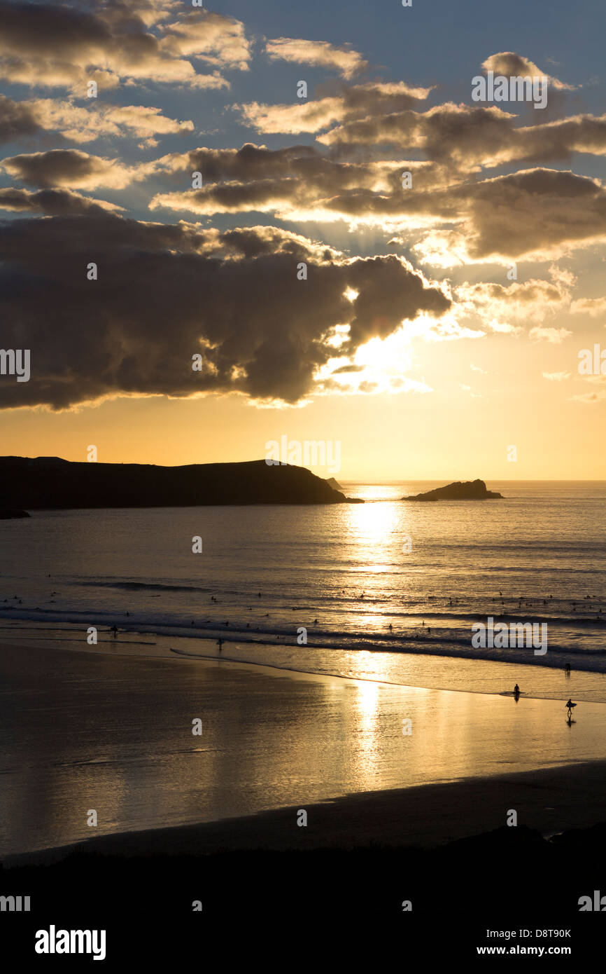 FISTRAL BEACH, NEWQUAY, CORNWALL, UK. Sunset on the beach with an ...