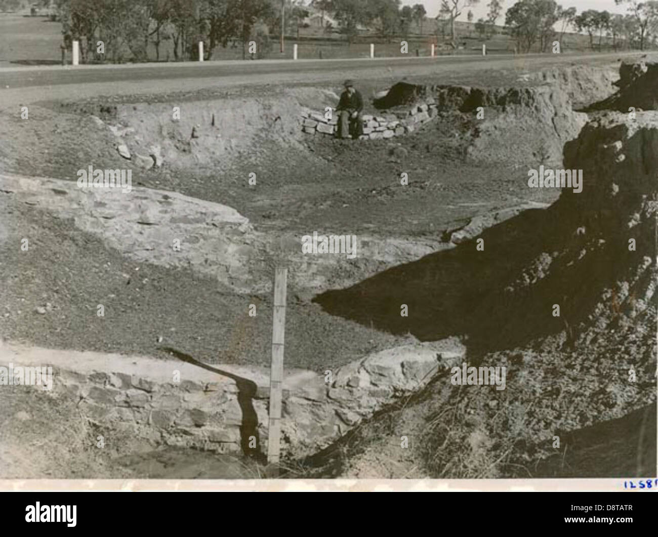 Gully checks on the Sturt Highway, Wagga Wagga Stock Photo - Alamy