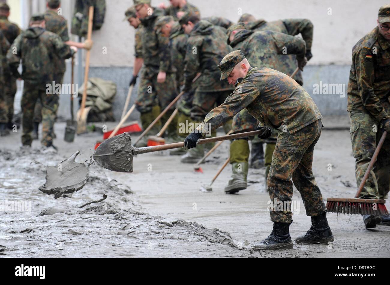 Bavaria, Germany. 4th June 2013. Soldiers of the German Bundeswehr ...