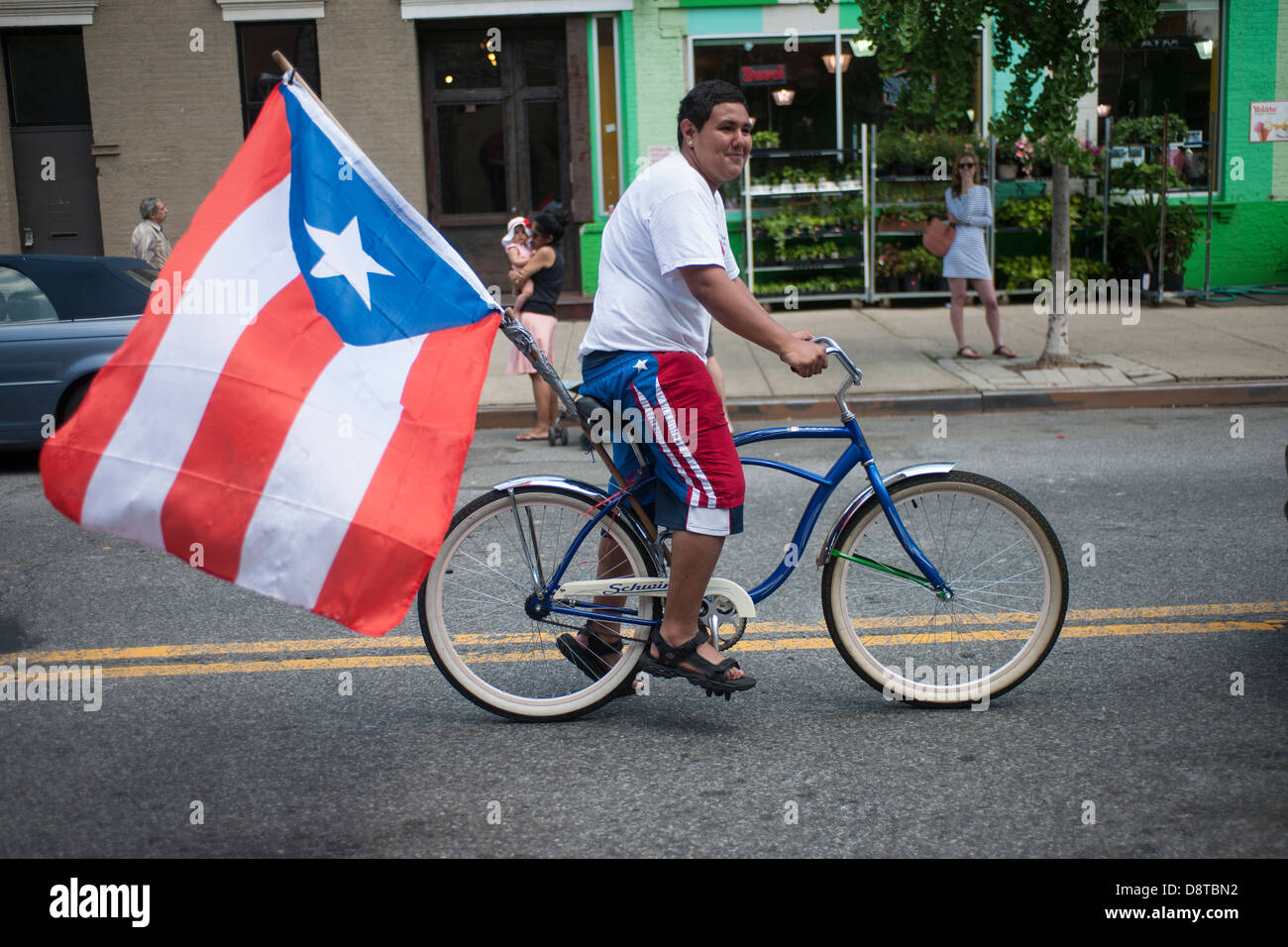 Thousands turn out for the Brooklyn Puerto Rican Day Parade in the ...