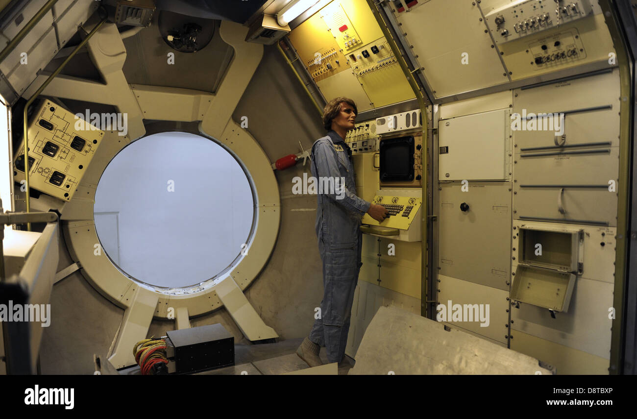 Spacelab hi-res stock photography and images - Alamy