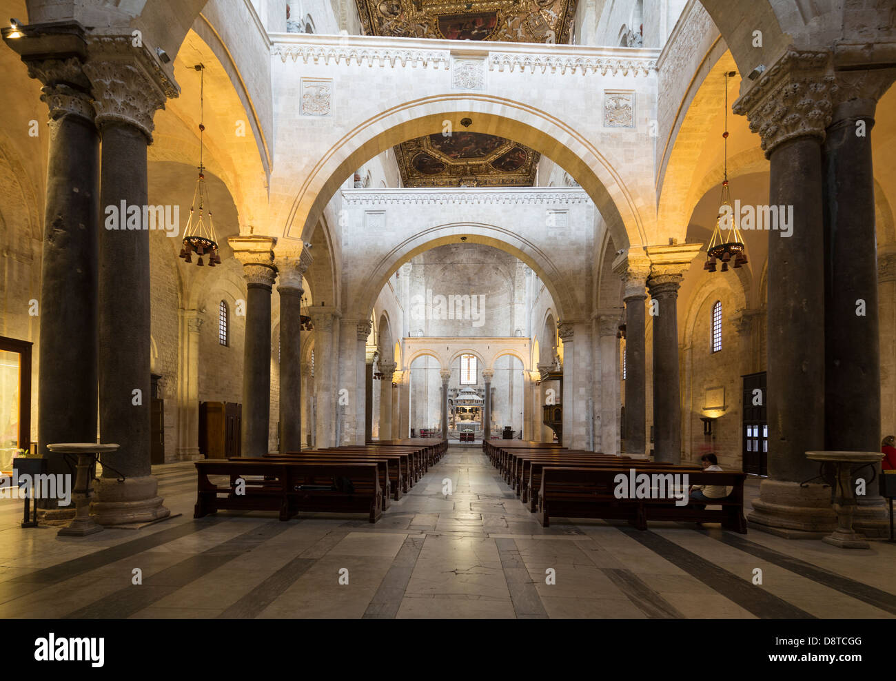 nave, Basilica di San Nicola (Basilica of Saint Nicholas) church, Bari ...