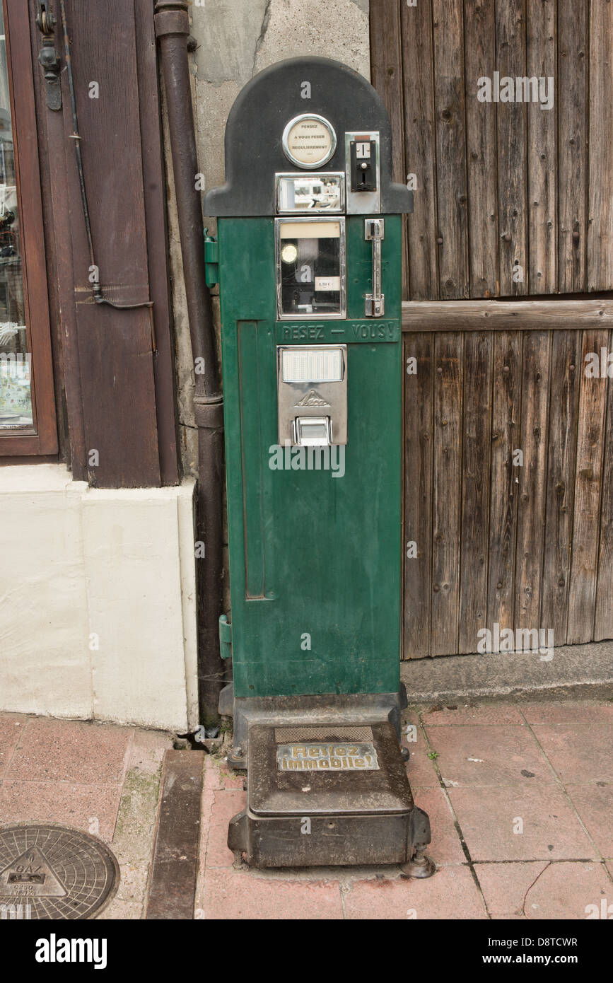 Weighing machine hi-res stock photography and images - Alamy
