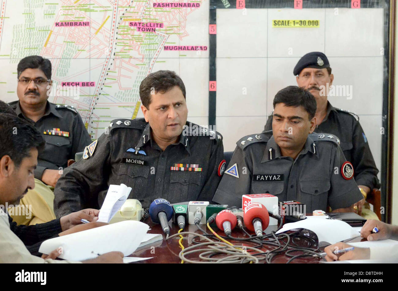 Dig mubeen talking to media hi-res stock photography and images - Alamy