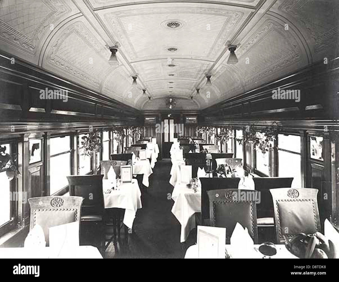 Dining carriages hi-res stock photography and images - Alamy