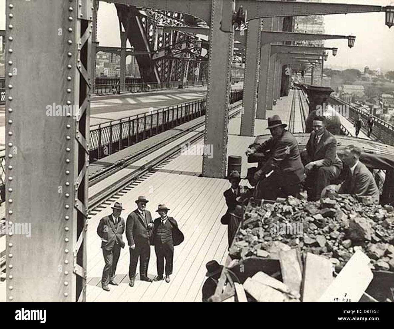 Train on sydney harbour bridge hi-res stock photography and images - Alamy