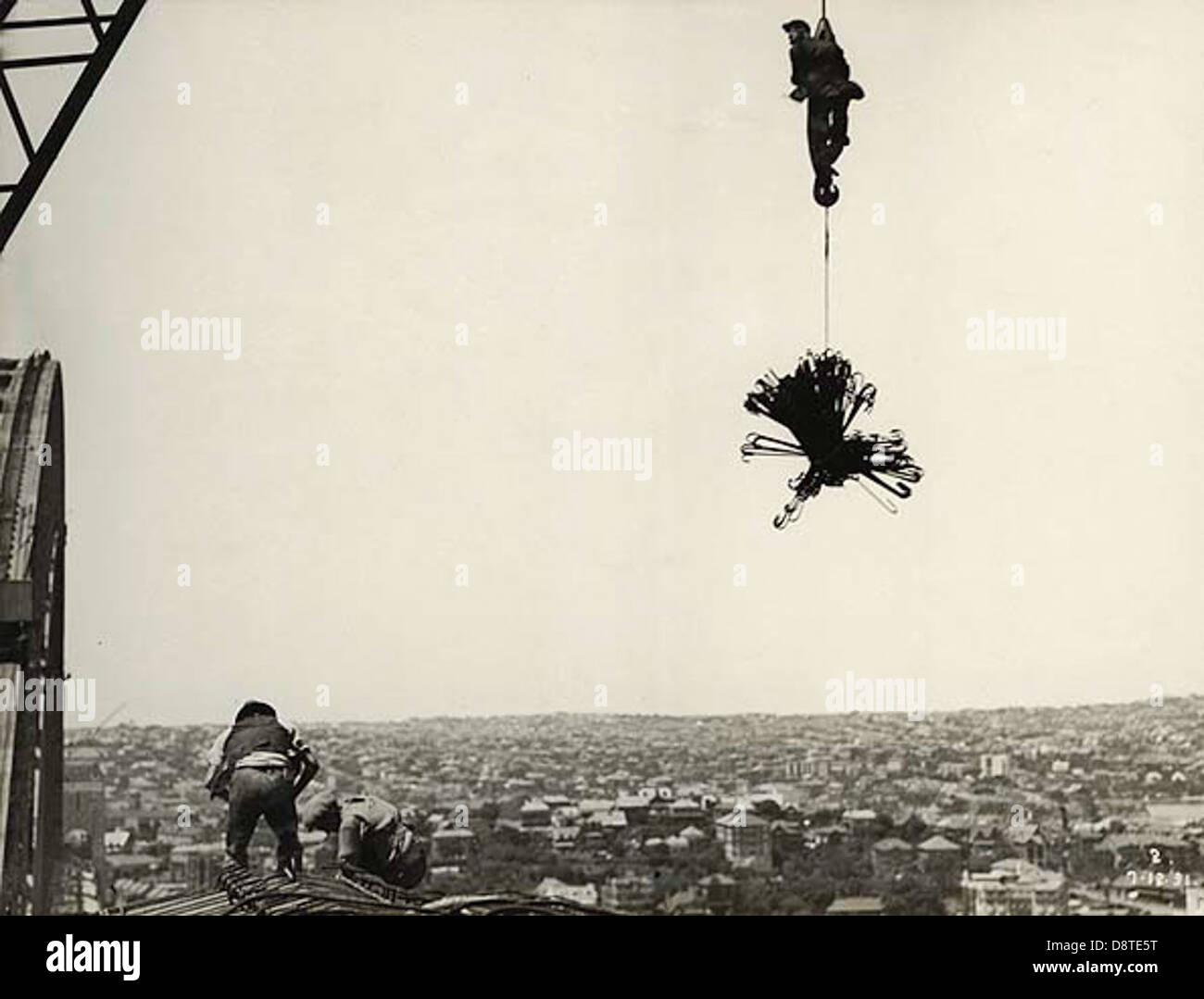 The iconic photograph of workers on top of the Sydney Harbour Bridge ...