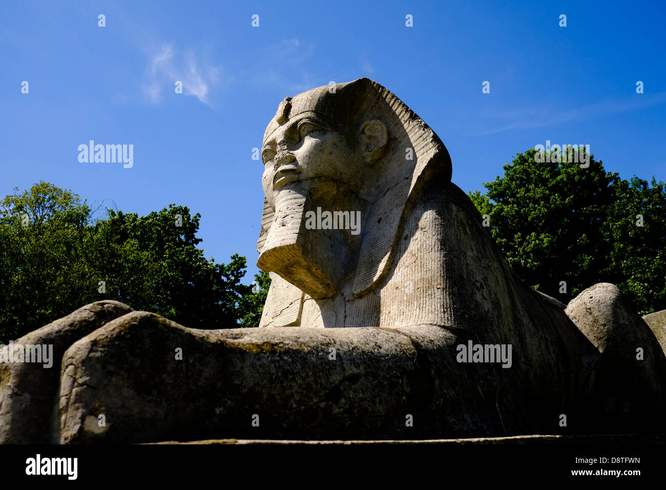 Crystal palace great exhibition statue hi-res stock photography and ...