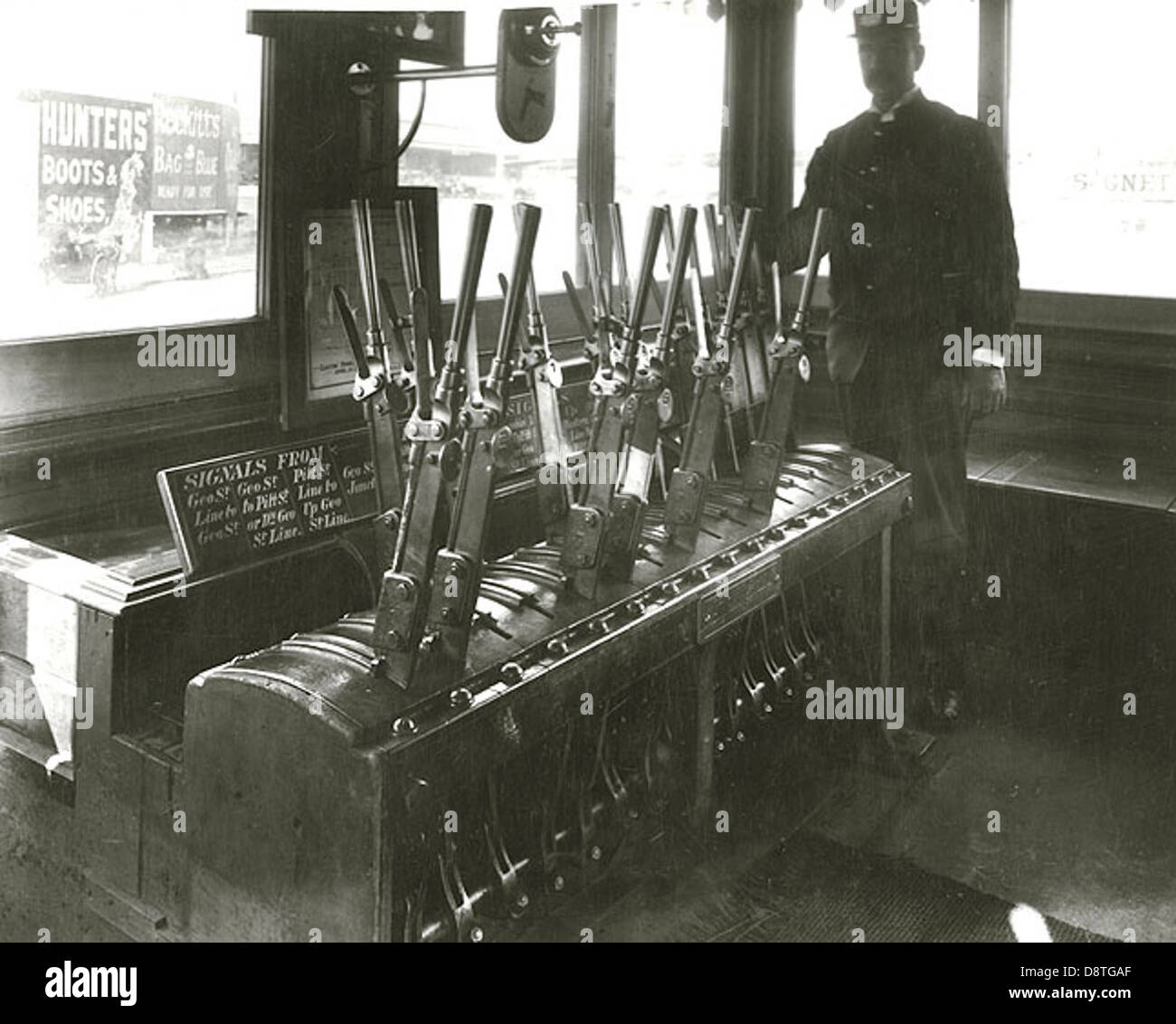 Railway signal 20th century hi-res stock photography and images - Alamy