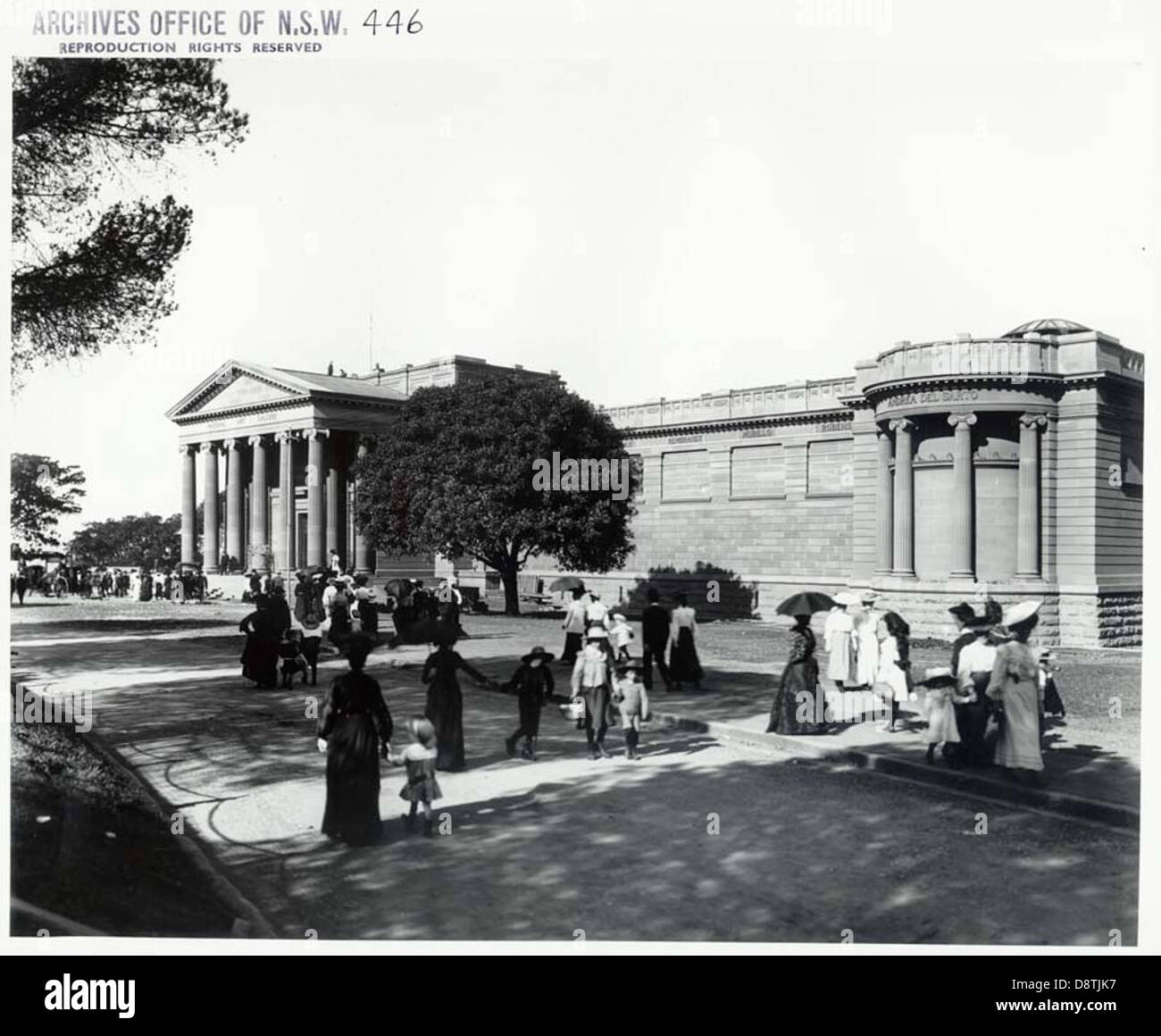 This photograph captures the Art Gallery of New South Wales in Sydney ...
