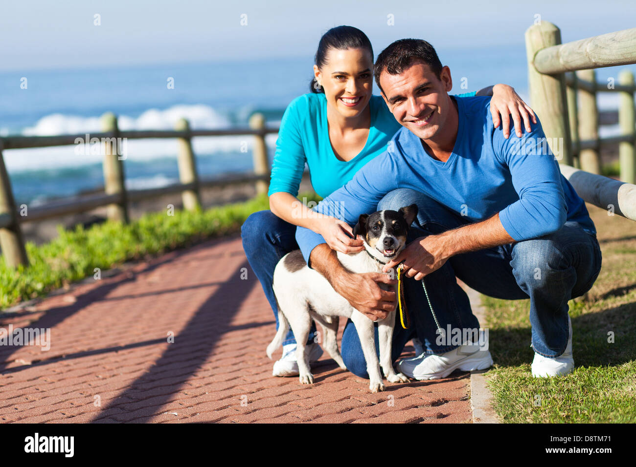 Couple with dog beach hi-res stock photography and images - Alamy