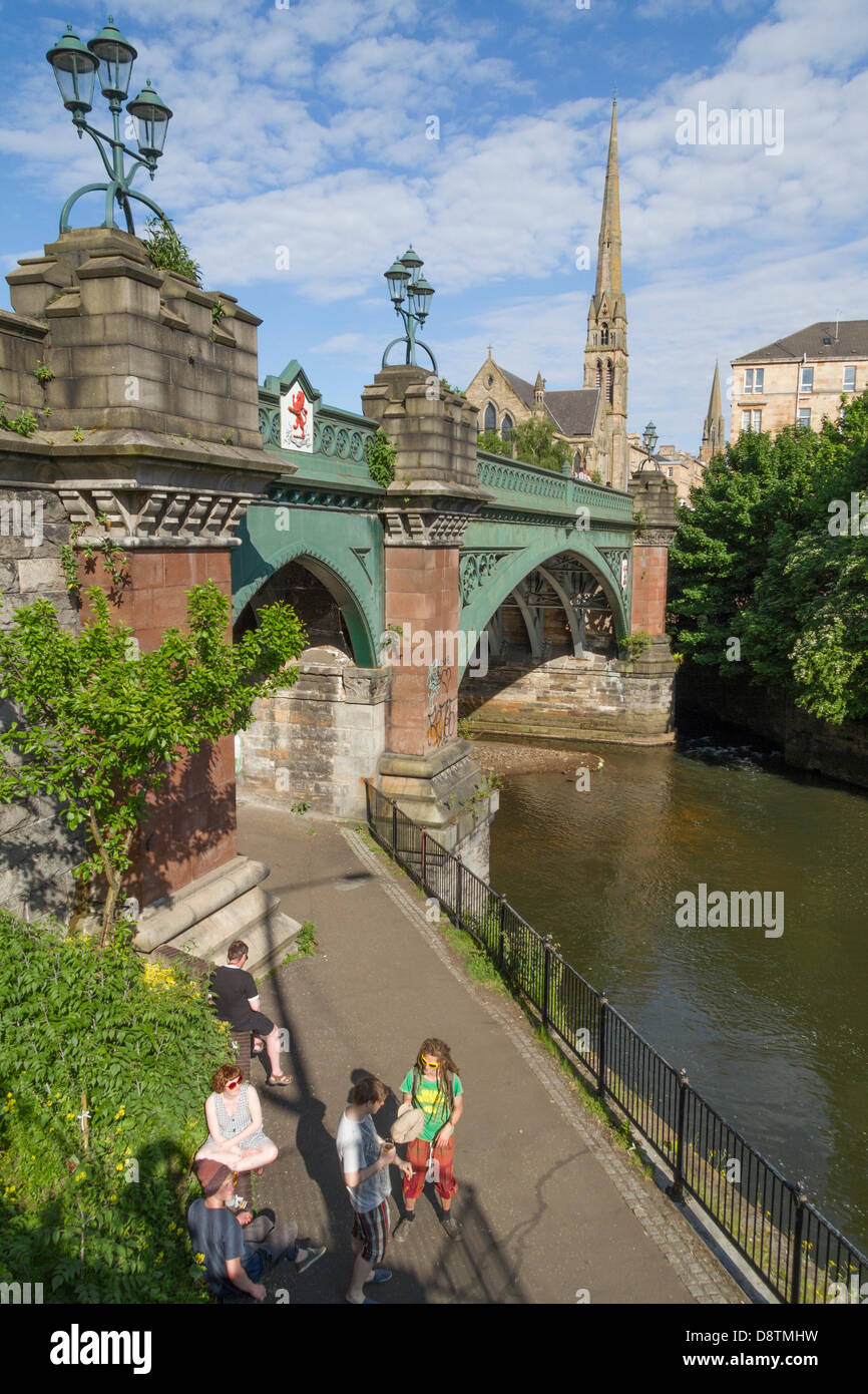 Some people enjoying a drink in the sun near Kelvinbridge, Glasgow ...