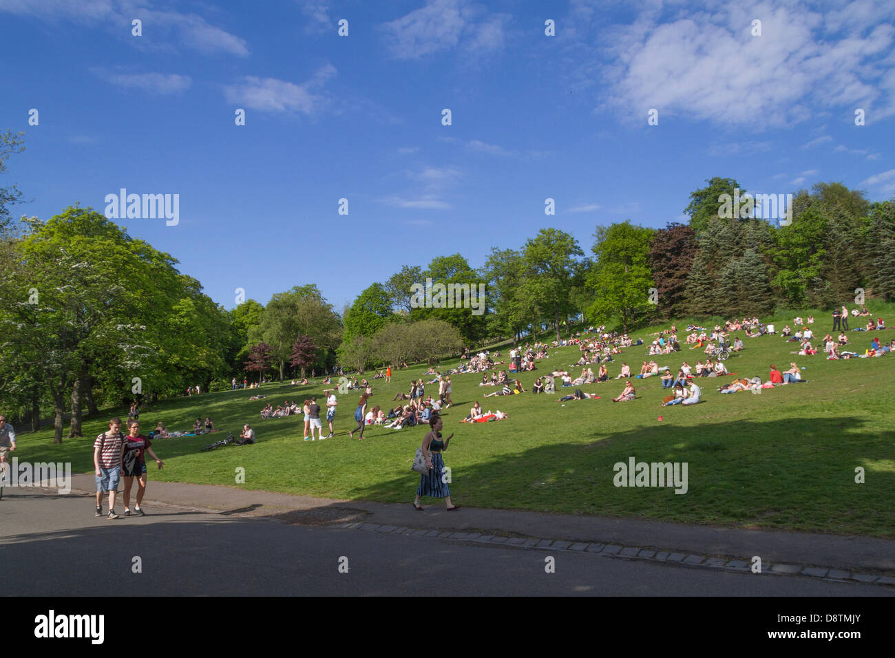 Edinburgh, Scotland, UK. 4th June 2013. People in Edinburgh enjoying ...