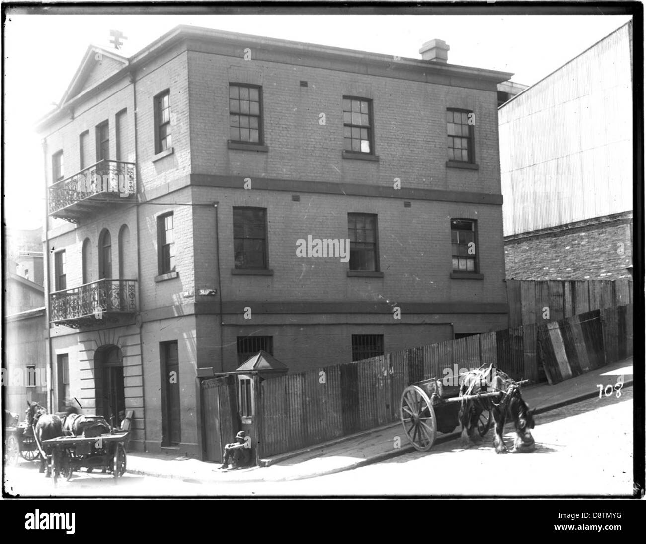 Building construction corner site Black and White Stock Photos & Images ...