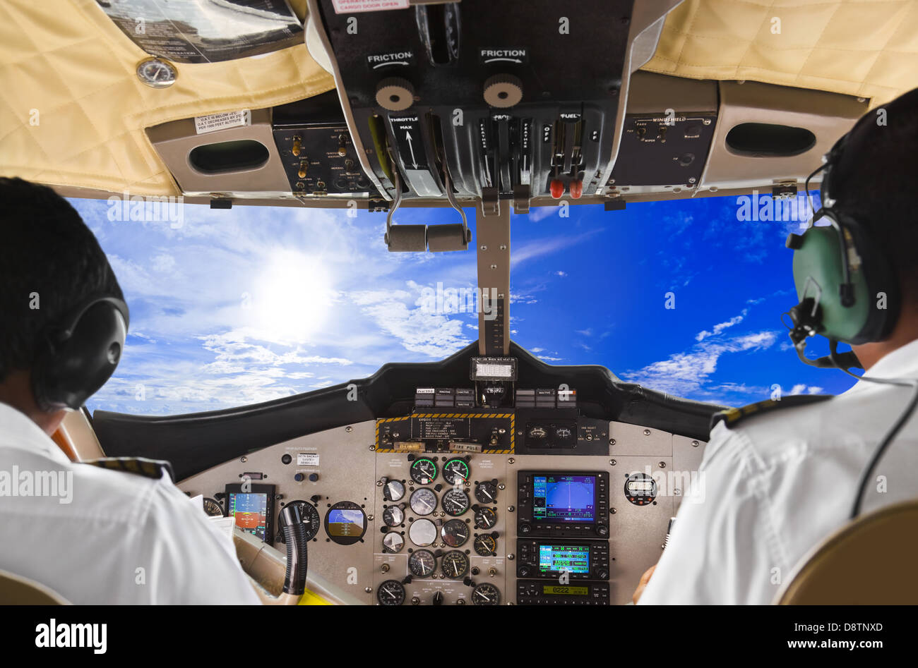 Plane cockpit pilots hi-res stock photography and images - Alamy