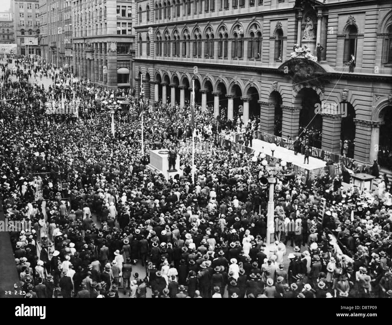 Martin place cenotaph in sydney hi-res stock photography and images - Alamy