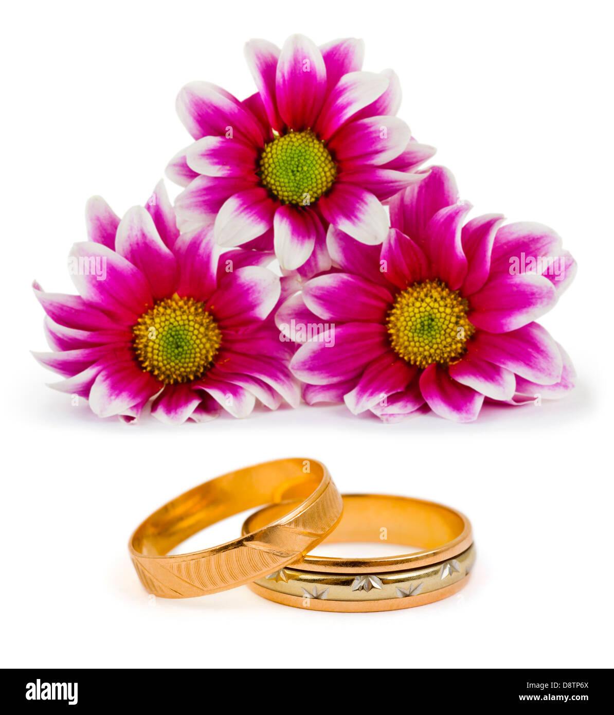Flowers and wedding rings Stock Photo - Alamy