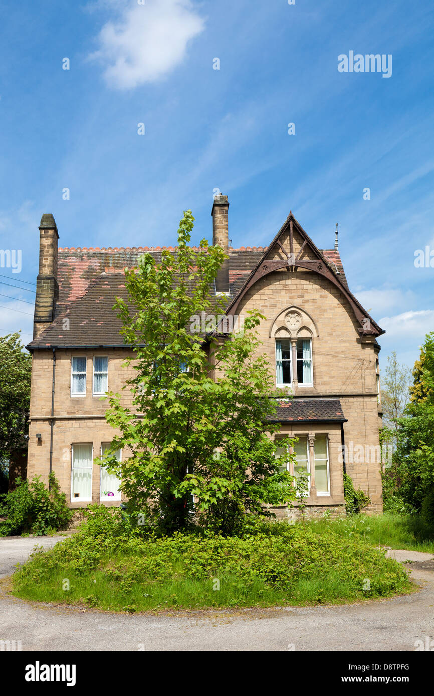 Uk family house street hi-res stock photography and images - Alamy