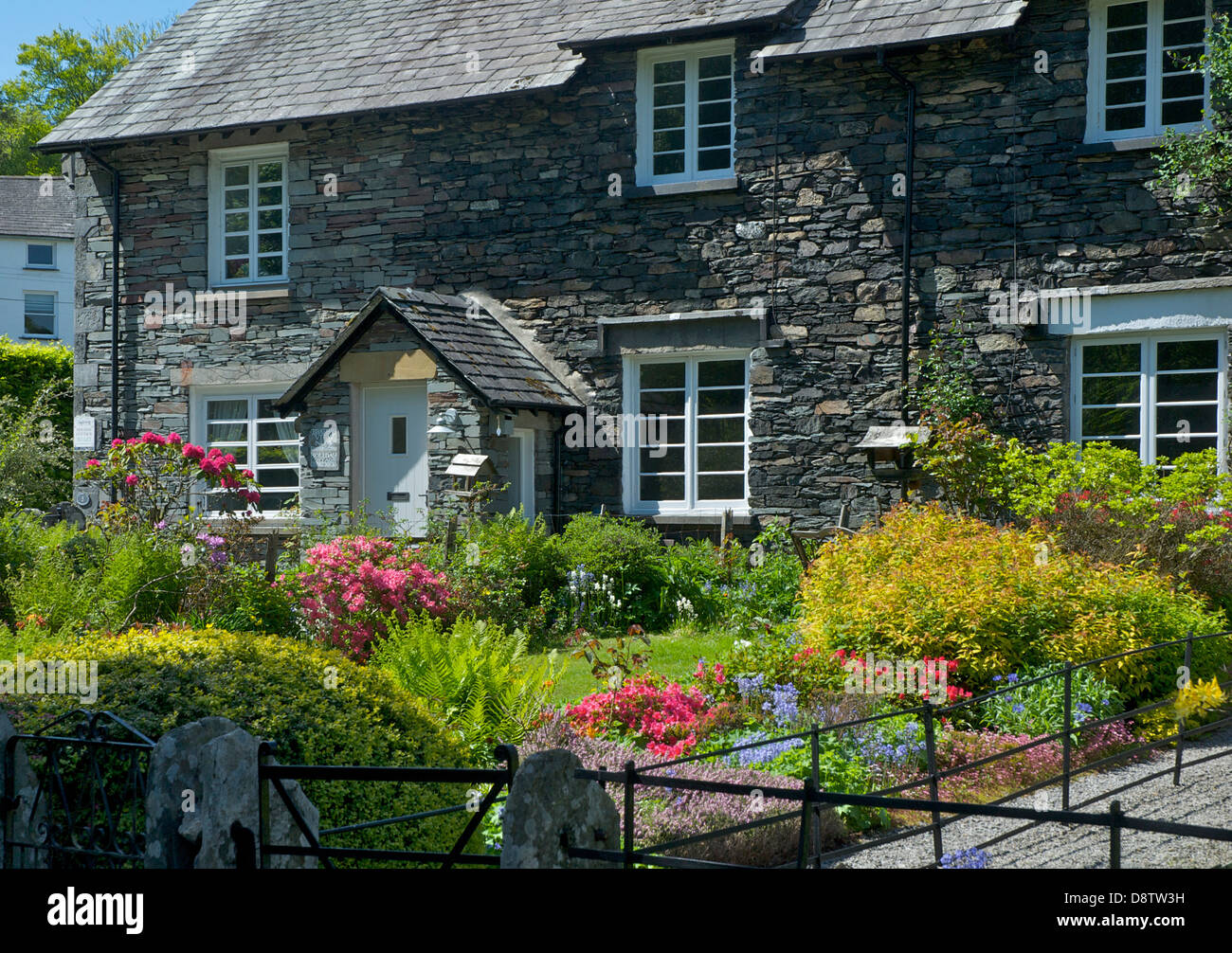 Cottage garden lakes district hi-res stock photography and images - Alamy
