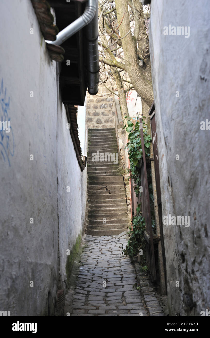 Narrow cobbled street hi-res stock photography and images - Alamy