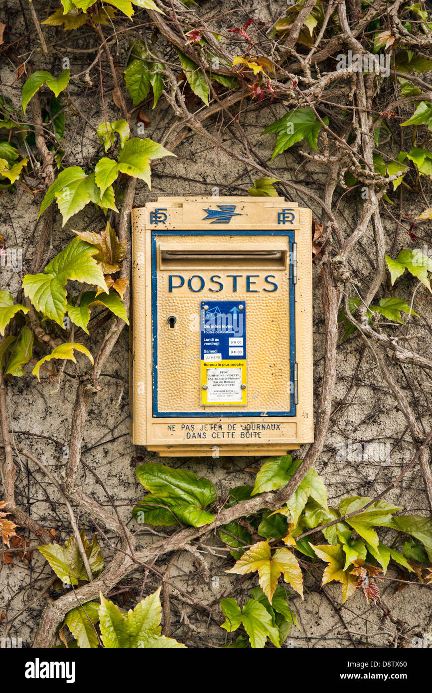 French post box hi-res stock photography and images - Alamy