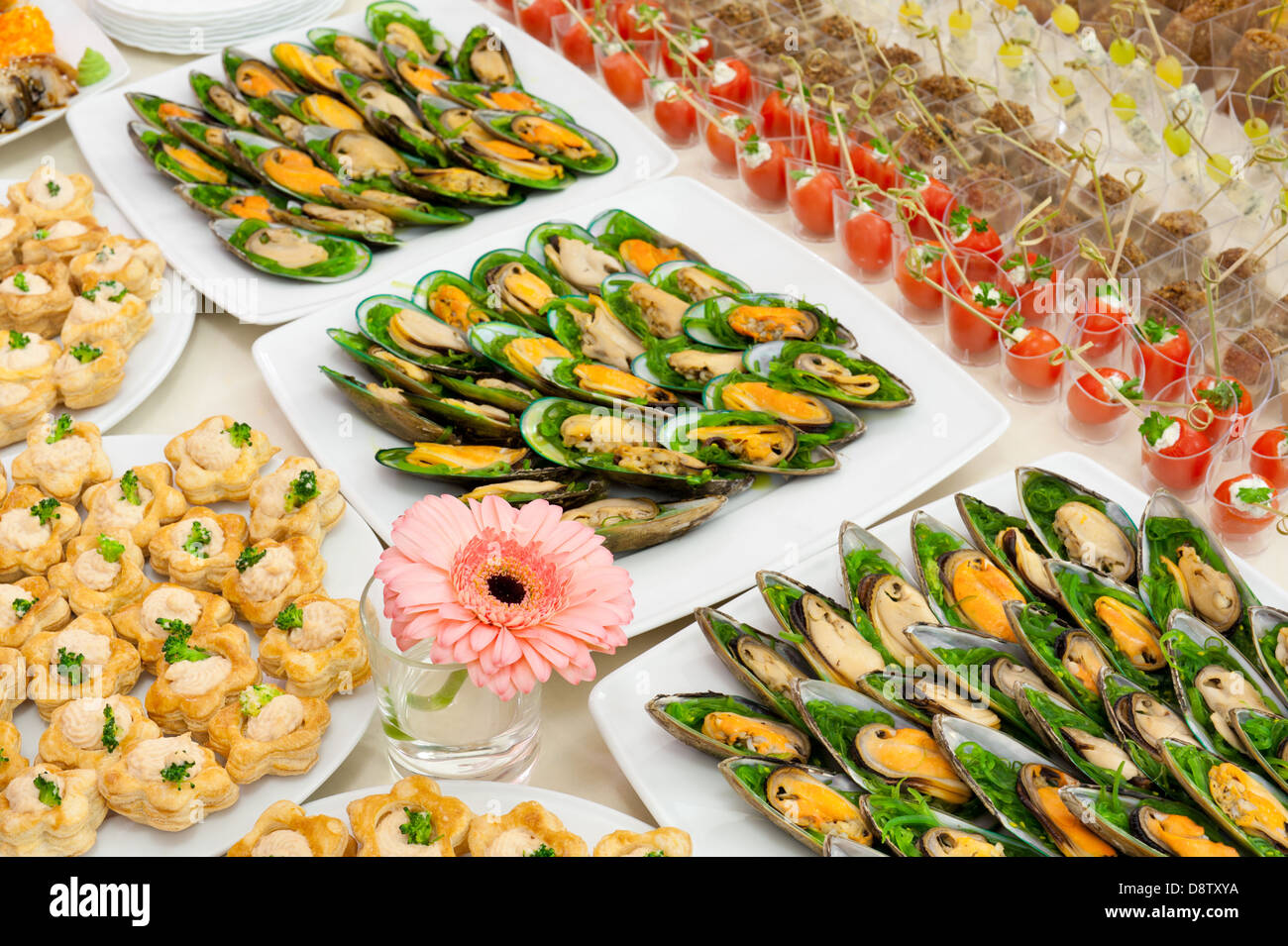 Mussel table hi-res stock photography and images - Alamy