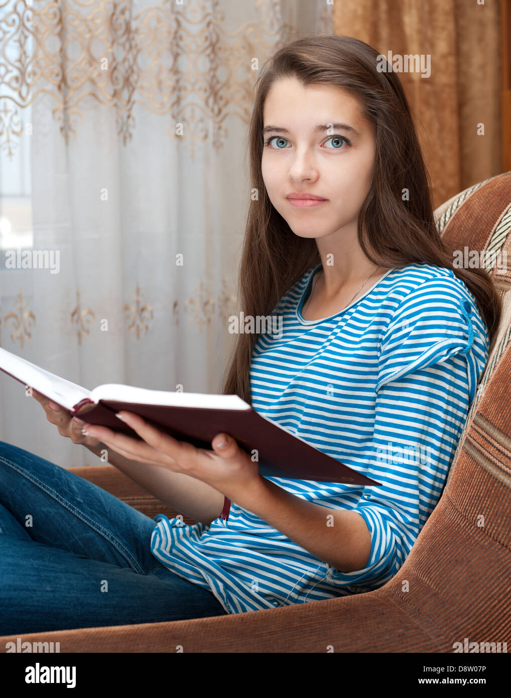 young girl reads book Stock Photo - Alamy