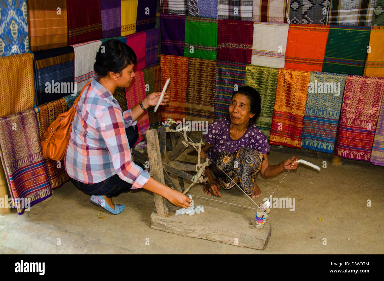 Lombok and weaving hi-res stock photography and images - Alamy