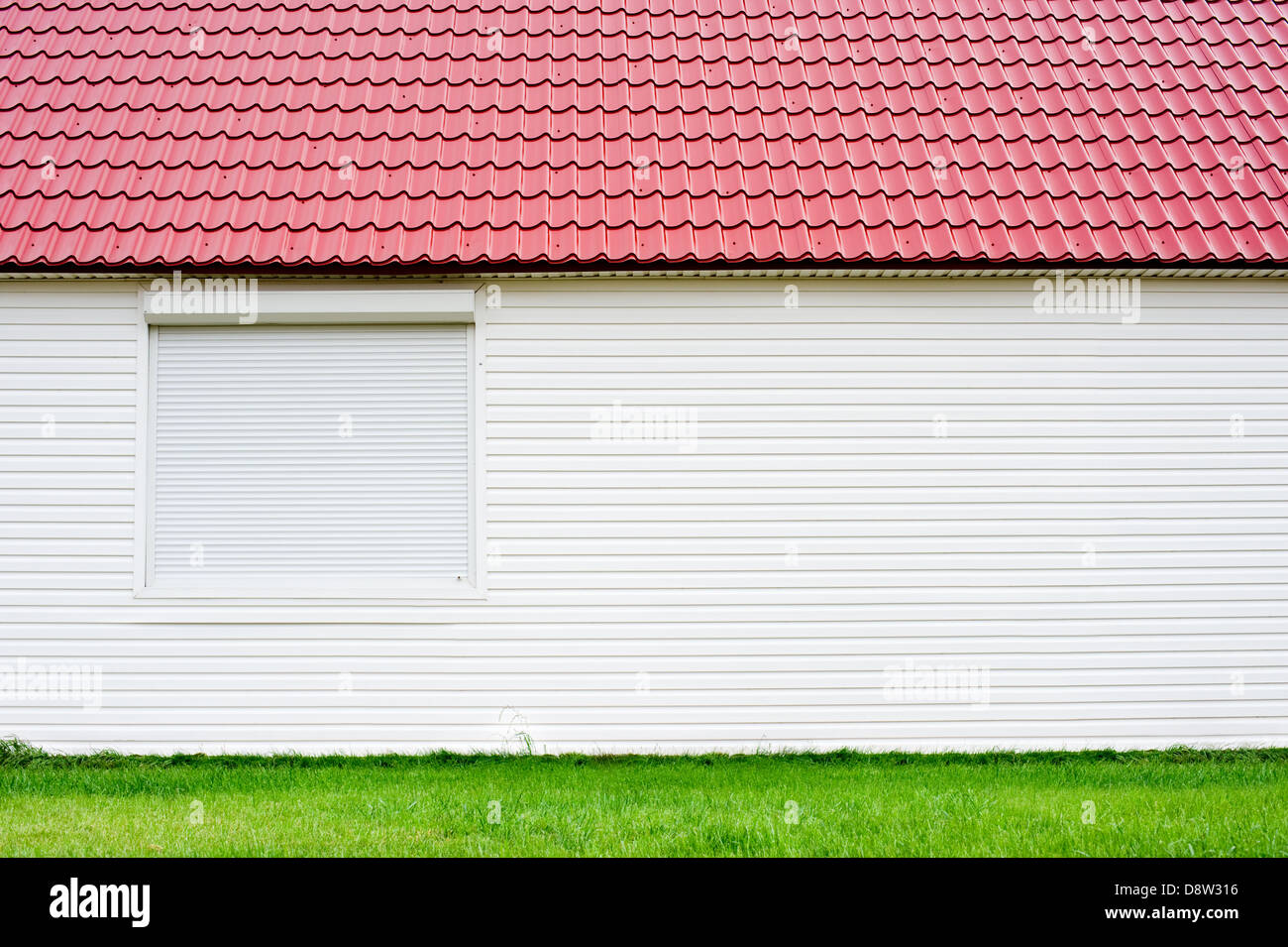 Siding house grass hi-res stock photography and images - Alamy