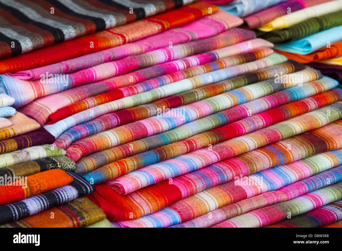 Otavalo ecuador market fabric hi-res stock photography and images - Alamy
