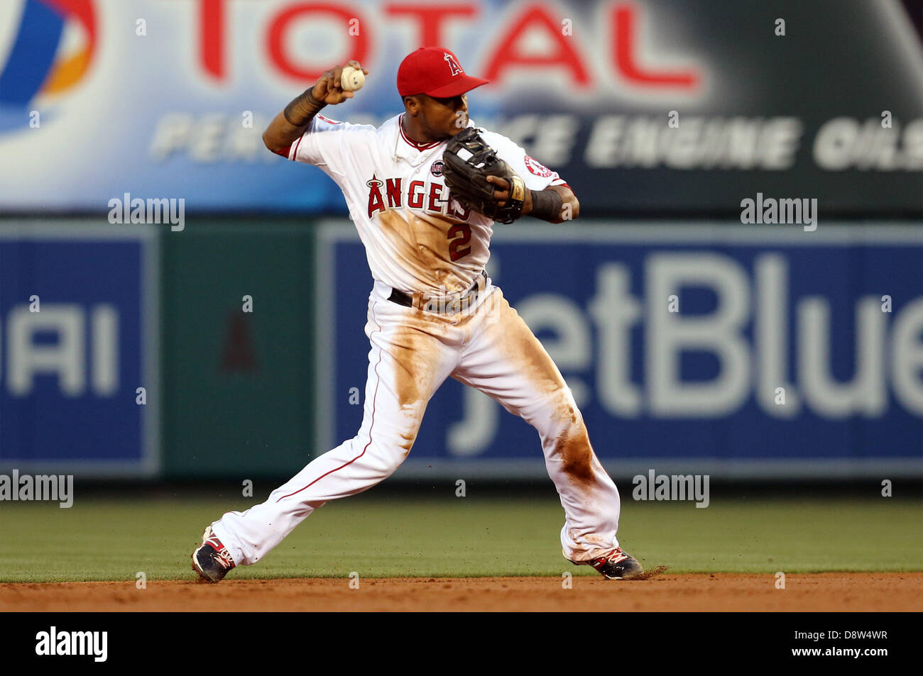 Angel throws hi-res stock photography and images - Alamy