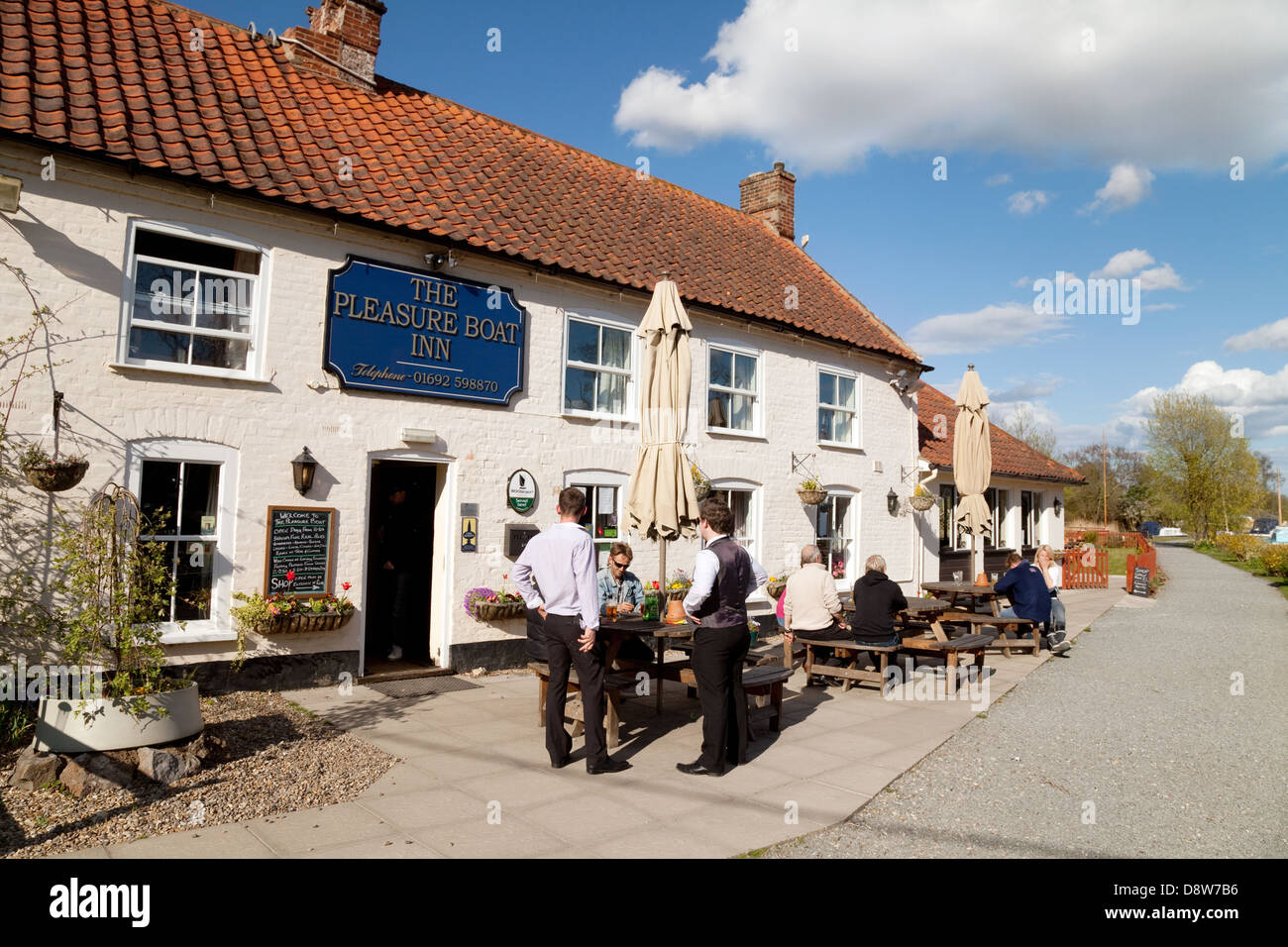 Norfolk Broads pubs inns - The Pleasure Boat Inn, Hickling Broad ...