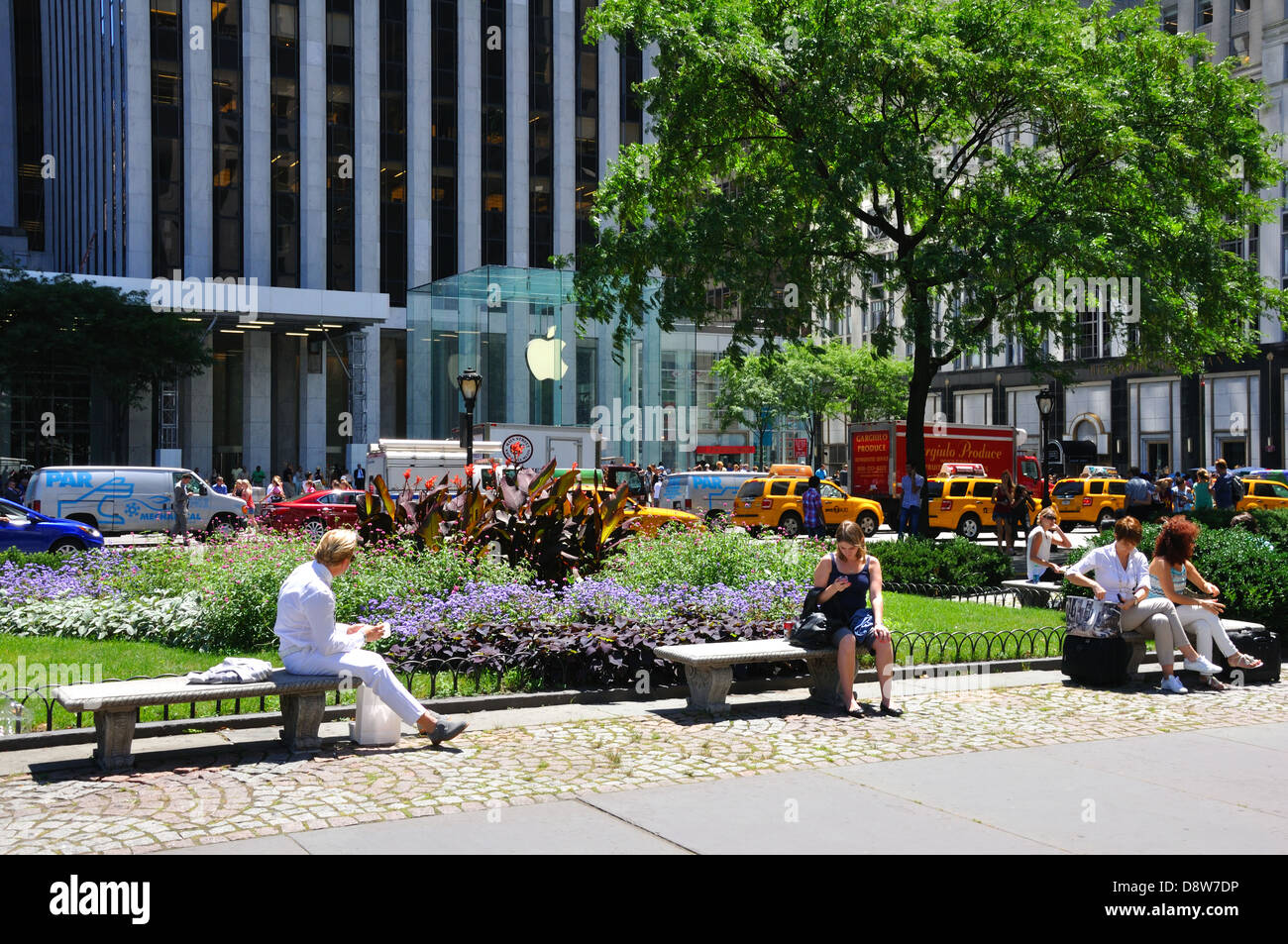 People sitting on park benches, New York City, USA Stock Photo - Alamy