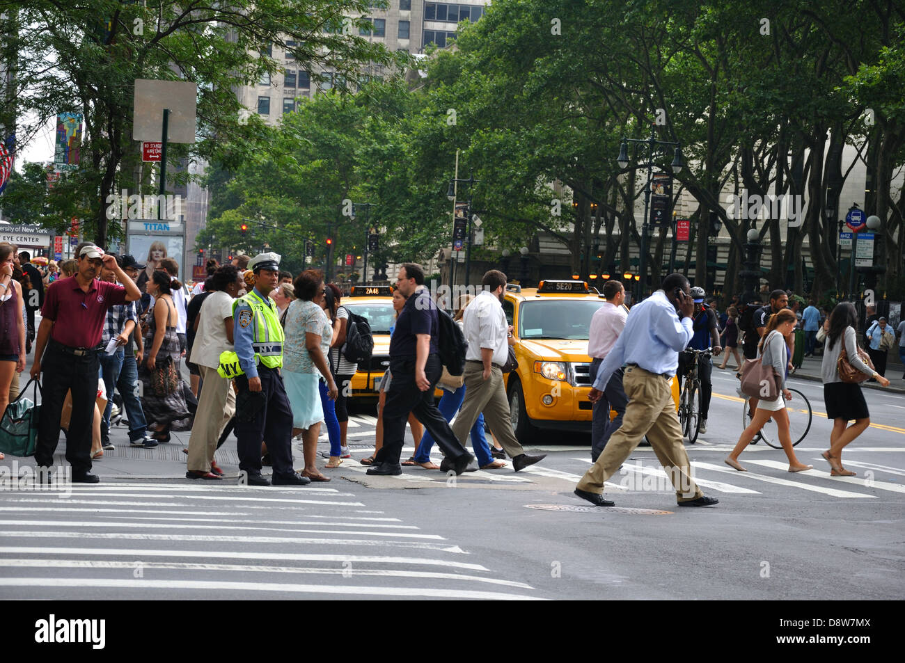 Crowd crossing street, New York City, USA Stock Photo - Alamy