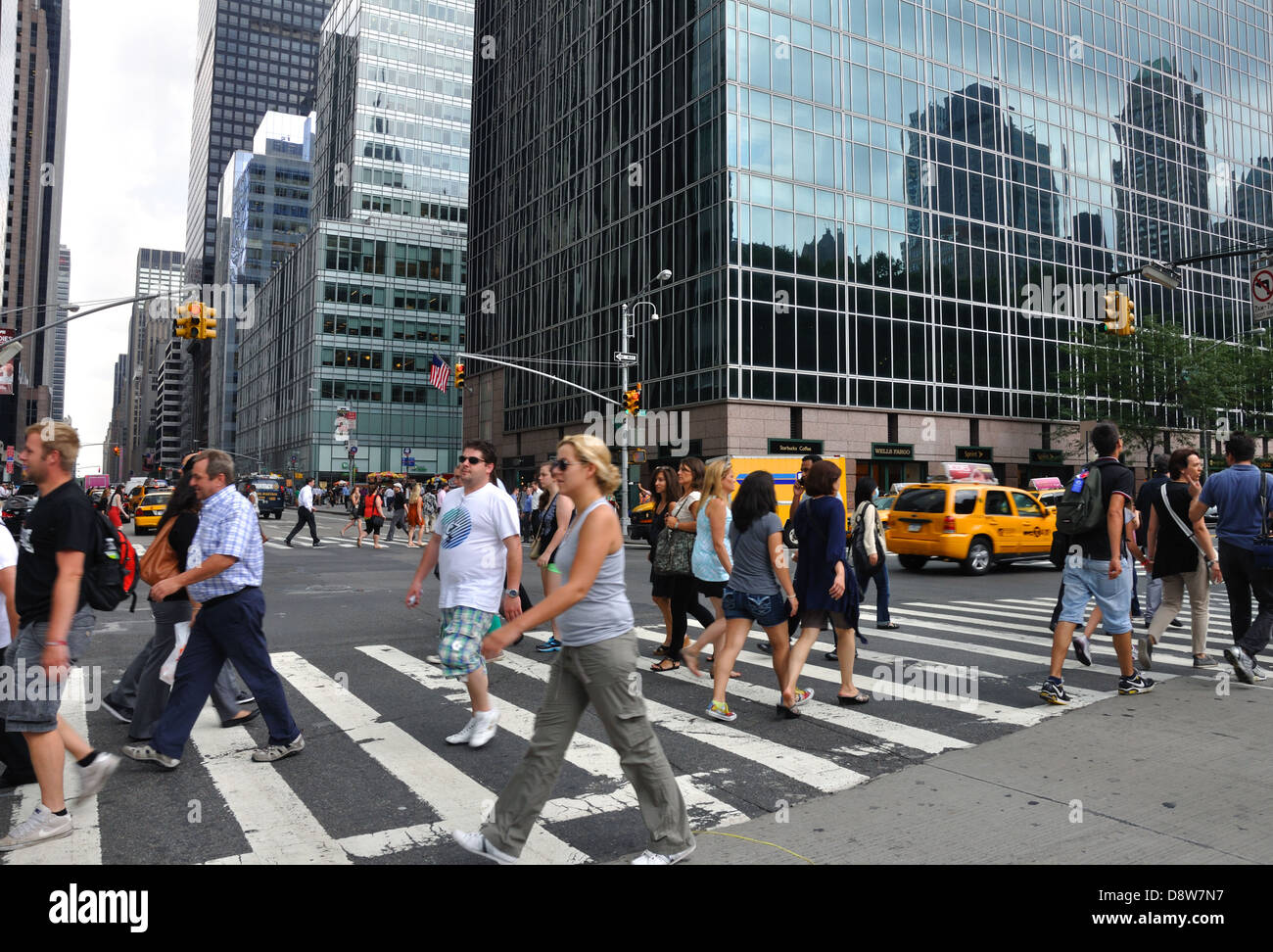 Crowd crossing street, New York City, USA Stock Photo - Alamy