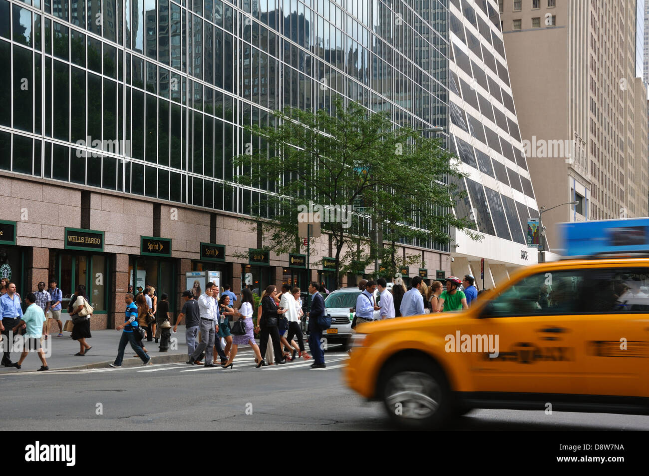 Crowd crossing street, New York City, USA Stock Photo - Alamy